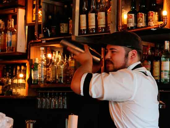 Ramos Fizz - Historia, Receta, Ingredientes - elCoctelero.com