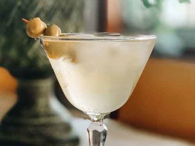 Cóctel Gibson todo un clásico primo hermano del Dry Martini