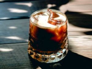 Cóctel Black Russian - Historia, Receta, Ingredientes - elCoctelero.com